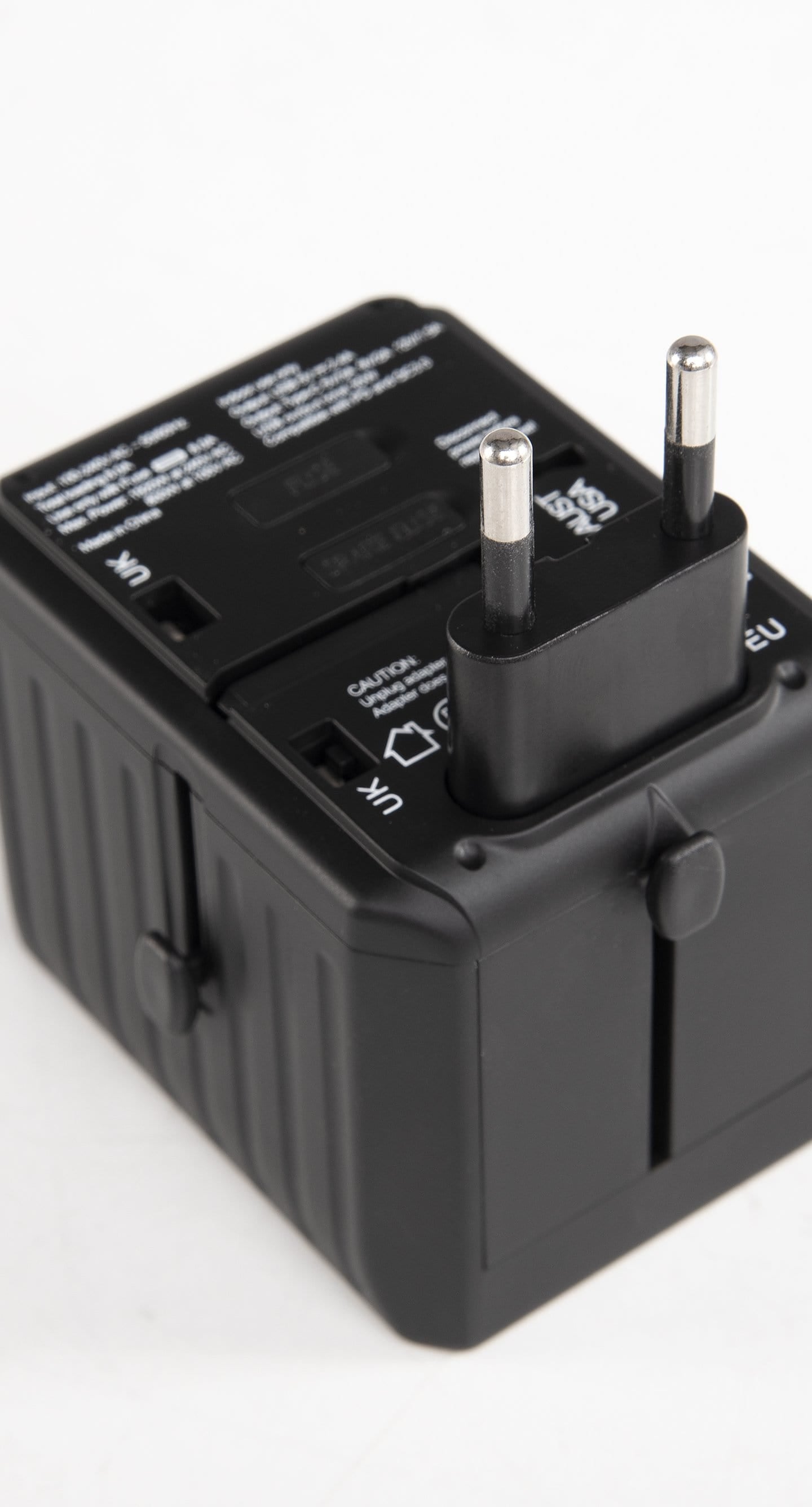 Juice Cube Universal Plug Travel Adapter