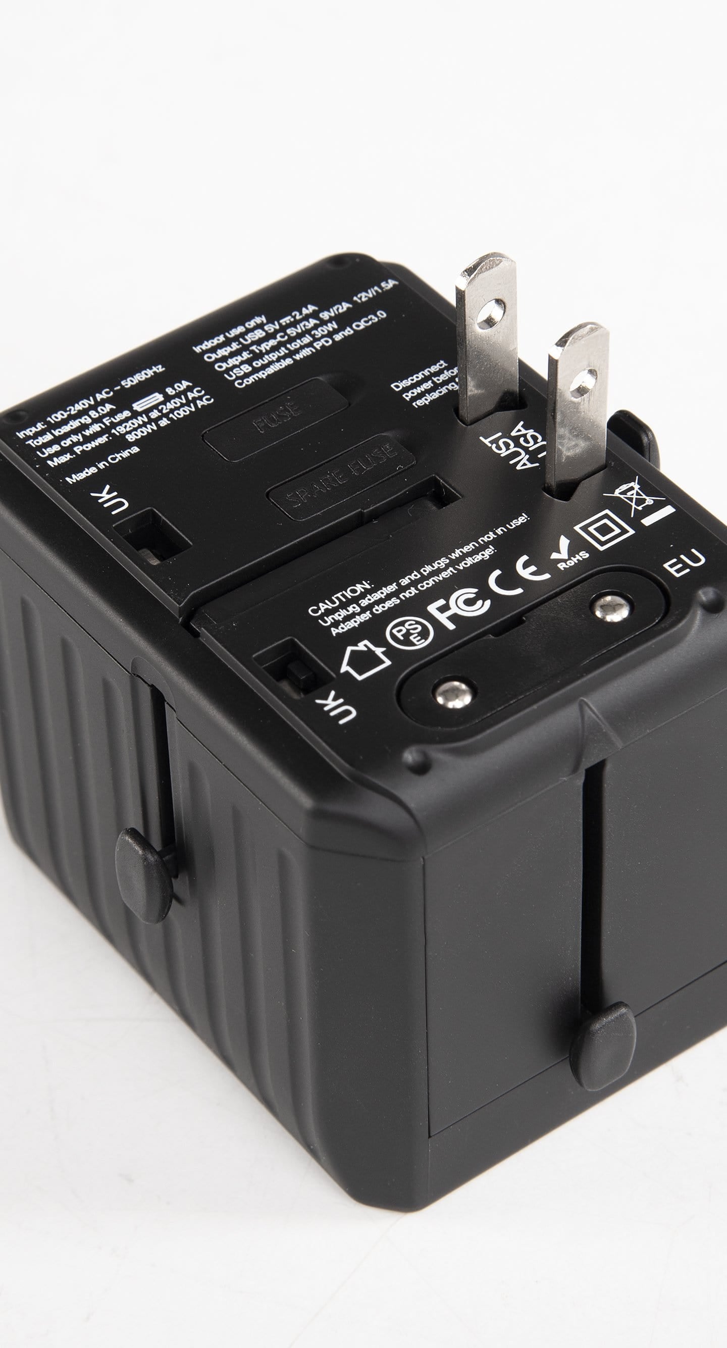 Juice Cube Universal Plug Travel Adapter